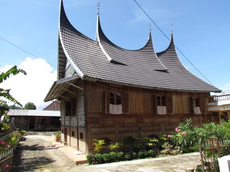 7 Nama Rumah Adat Sumatera Barat: Sejarah, Keunikan, Jenis dan Fungsinya
