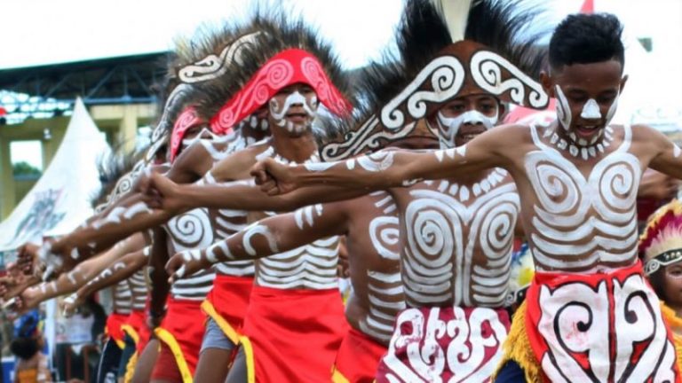 Mengenal Tari Sajojo: Sejarah, Properti, Makna dan Fungsi.